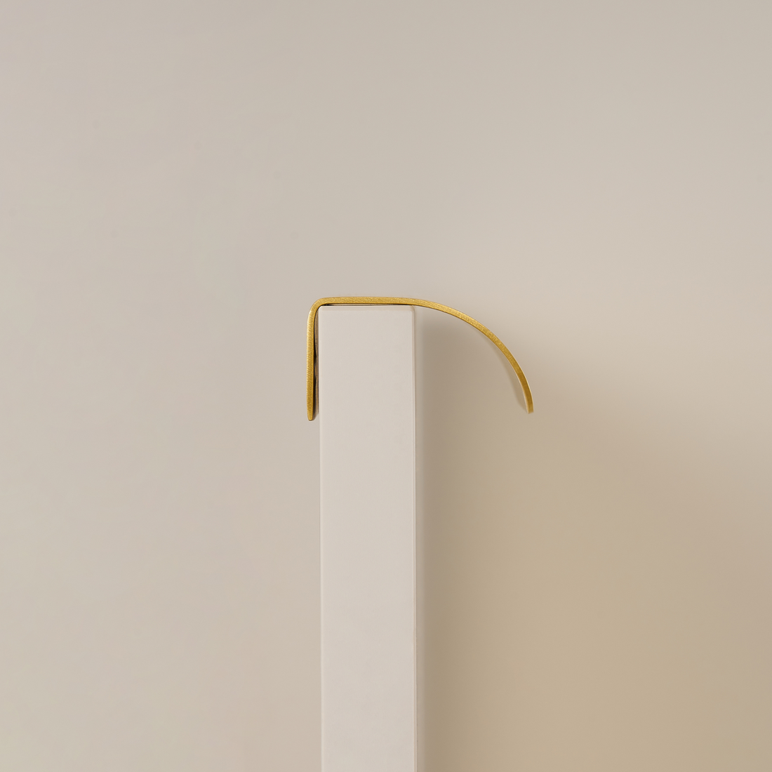 MIRTO / Curved Solid Brass Edge Pull - 116mm (96mm CC) / Satin Brass ...