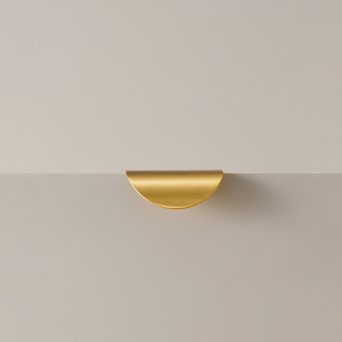 MIRTO / Curved Solid Brass Edge Pull - 116mm (96mm CC) / Satin Brass ...
