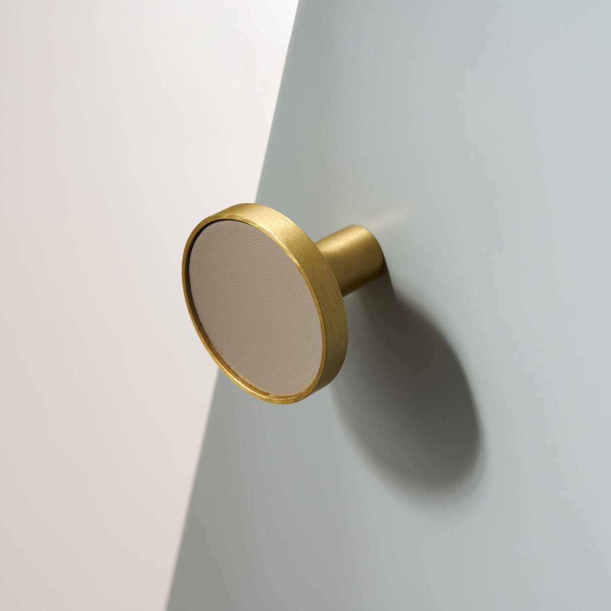 AMINTA / Solid Brass & Leather Furniture Knobs - Handle Shop Couture