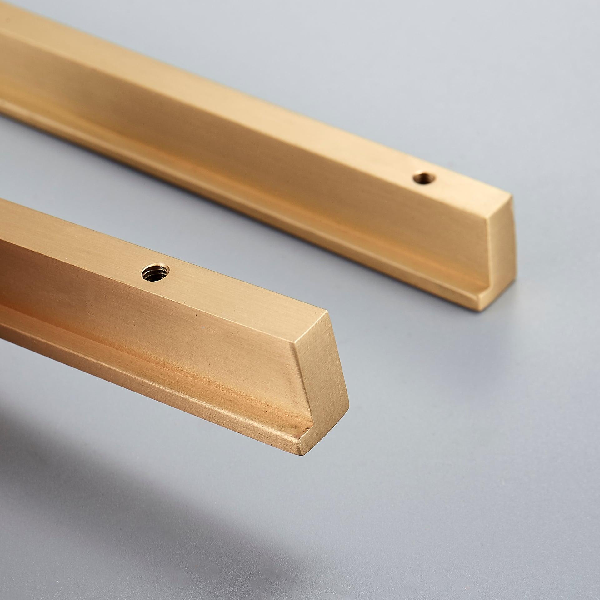 MARCUS / BRASS HANDLES / L-SHAPE - Handle Shop Couture